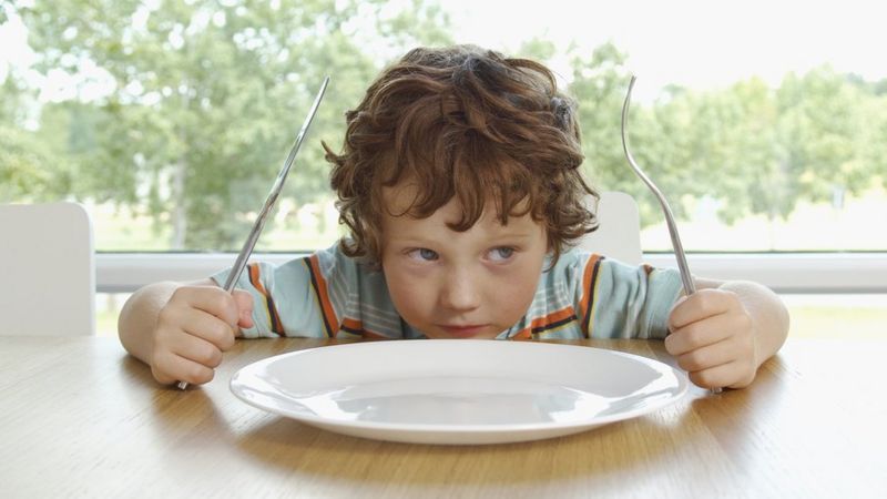 VOTE: Do you use a knife and fork at meal times? - BBC Newsround