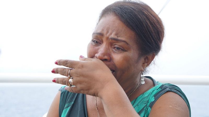 Chagos islanders in emotional, historic trip home - BBC News