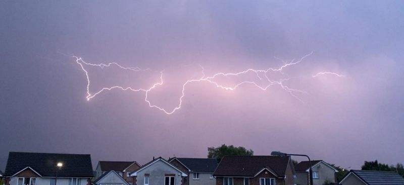 Scotland weather: Summer storms bring thunder and lightning - BBC News
