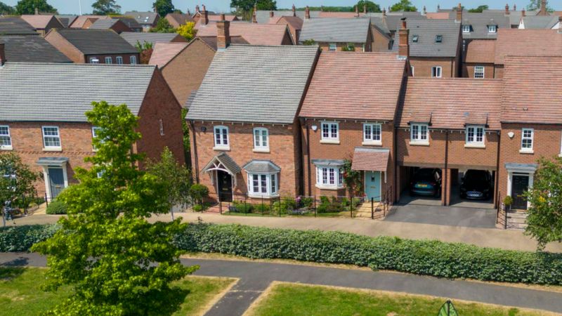 Countesthorpe: Plans for more than 400 homes on edge of village - BBC News