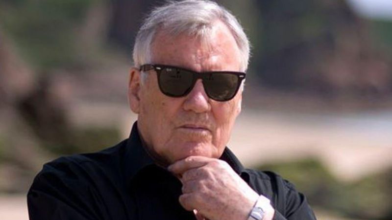 Henry Patterson: The Eagle has Landed author dies aged 92 - BBC News