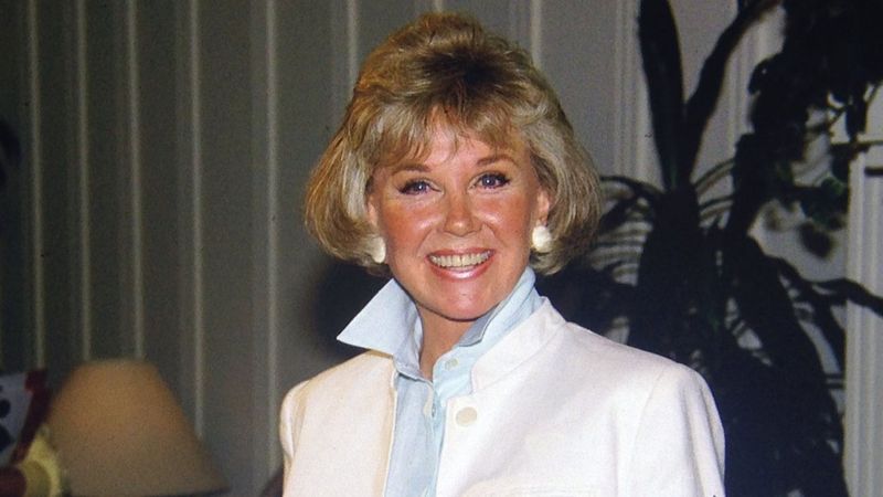 Doris Day, Hollywood actress and singer, dies aged 97 - BBC News