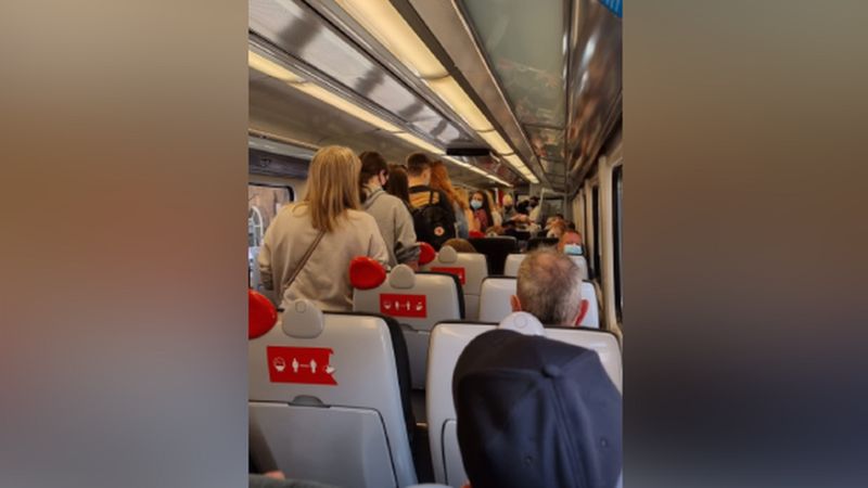 Covid: MP calls for 'urgent review' of packed trains - BBC News