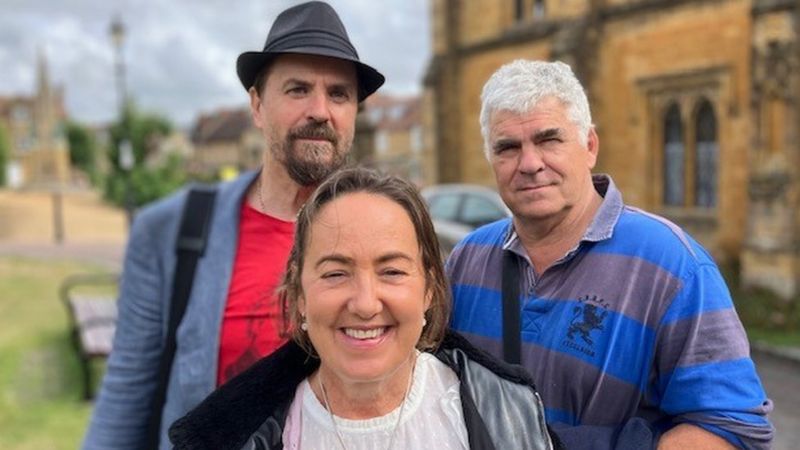 'Thousands' abused by former headmaster Robin Lindsay - BBC News