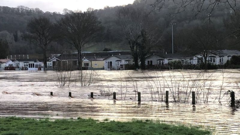 Storm Dennis: Flood victims to receive up to £10m - BBC News