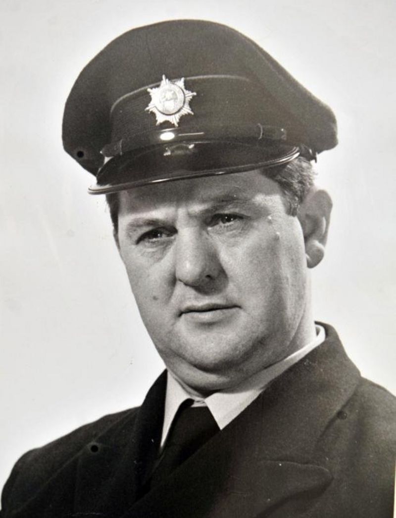 Bradford City fire disaster: Tributes paid to fireman who saved lives ...