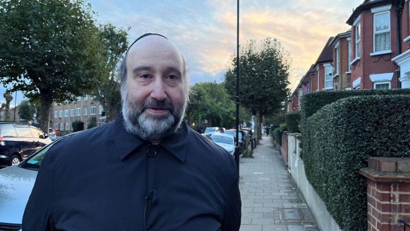 Hackney mayor candidate campaigns under way as by-election looms - BBC News