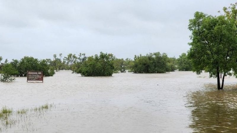 Record flooding hits western Australia - BBC Newsround