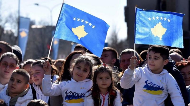 Serbia nationalist protests spike tensions over Russia - BBC News