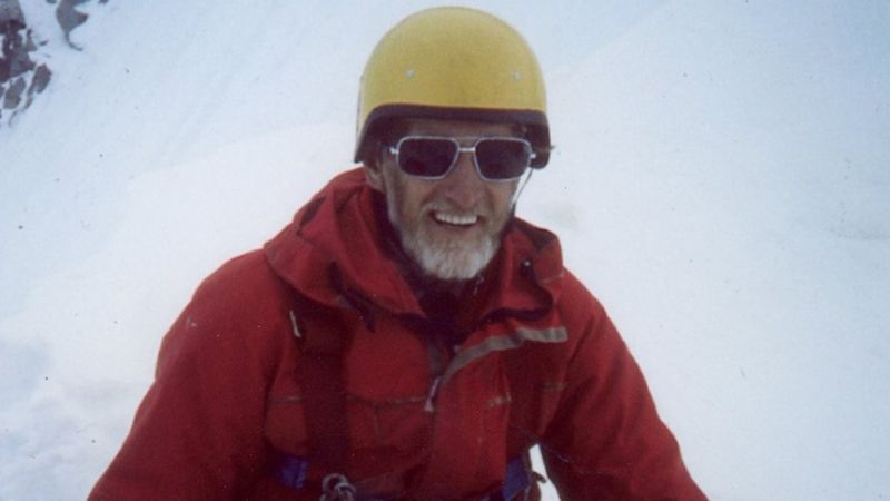 Mountaineer Hamish MacInnes taken on 'final tour' of Glen Coe - BBC News