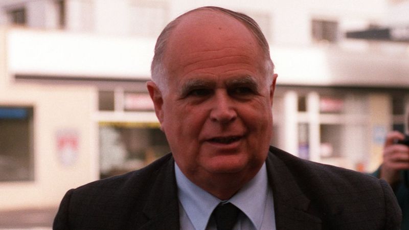 Richard Alston abuse case: Former teacher sentenced - BBC News