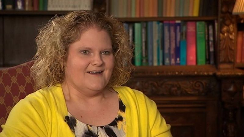 Louise Brown: World's first IVF baby's family archive unveiled - BBC News