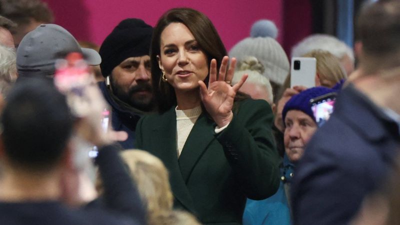 Kate brings early years campaign to Leeds - BBC News