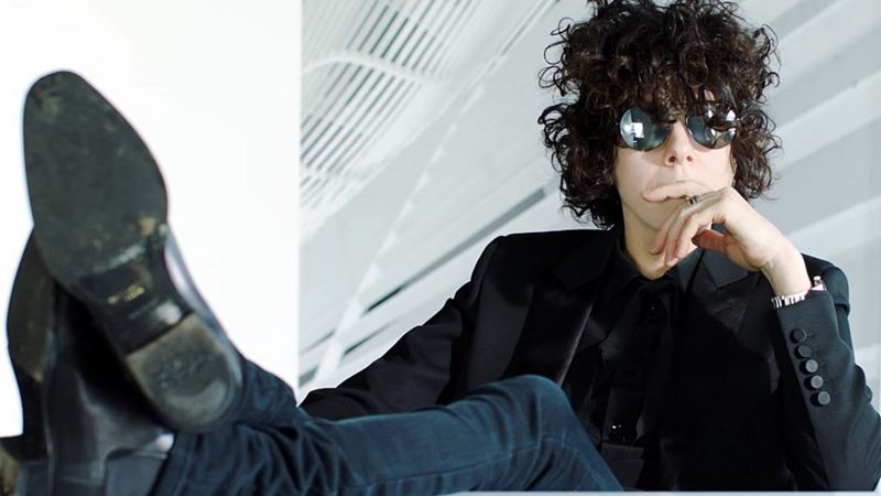 LP interview: 'I wrote a Rihanna single on a ukulele' - BBC News