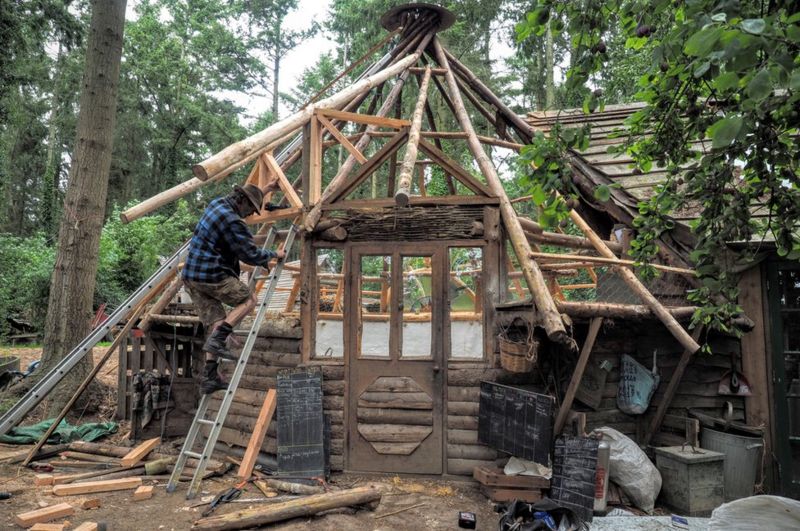 In pictures: Living off-grid - BBC News