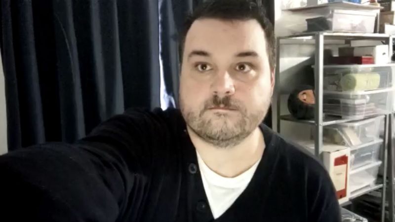 Coronavirus: The newly jobless struggle to claim benefits - BBC News