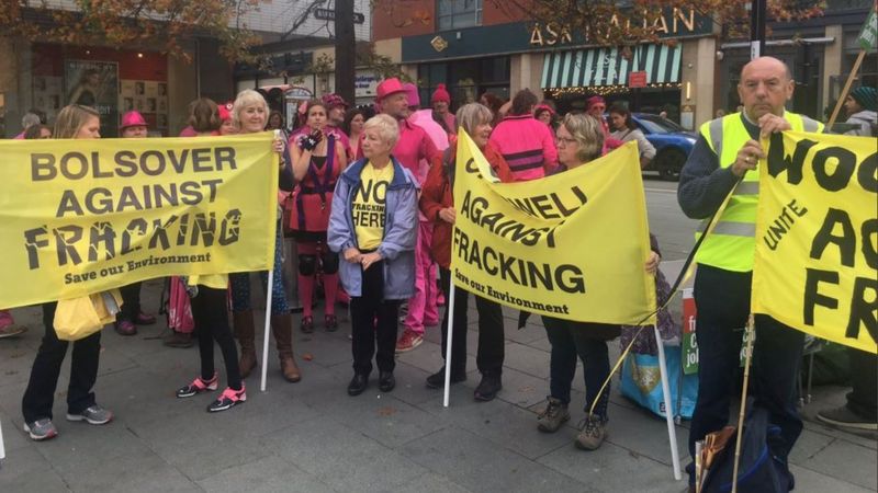 UK Fracking: Hundreds attend Sheffield protest - BBC News