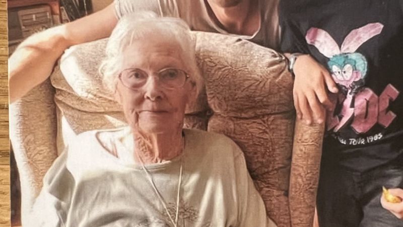 Somerset woman sells house after 102 years living there - BBC News