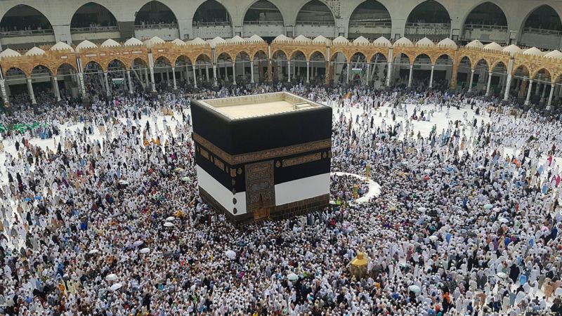 The most sacred site in Islam is tweeting - BBC News