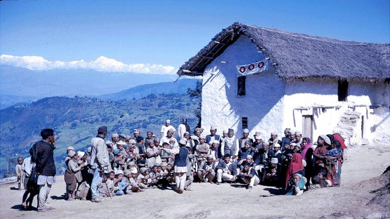 The pioneering medics who drove across the world to help Nepal - BBC News
