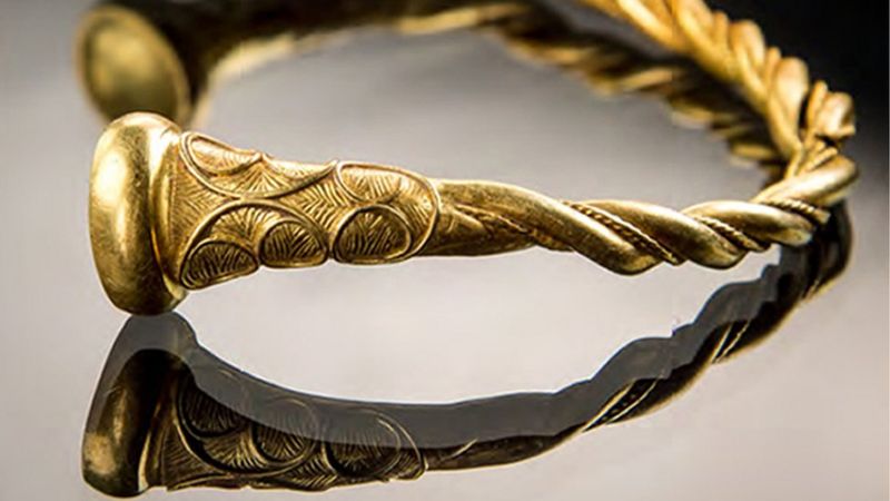Pictures: Earliest Iron Age gold jewellery ever found discovered - BBC ...