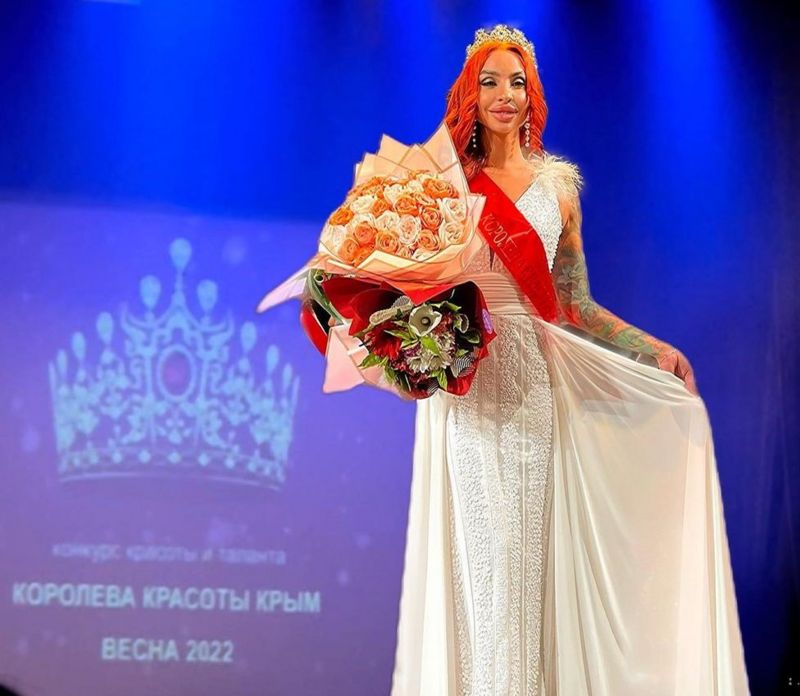 Ukraine war: Crimea beauty queen fined over song - BBC News