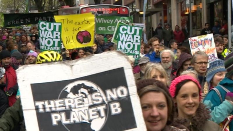 COP21: Thousands join London climate change march - BBC News
