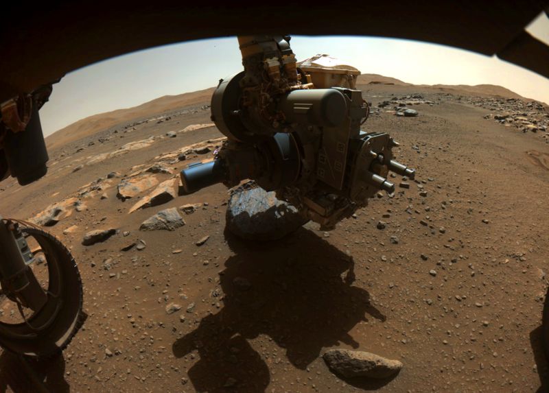 Perseverance: Nasa rover begins key drive to find life on Mars - BBC News