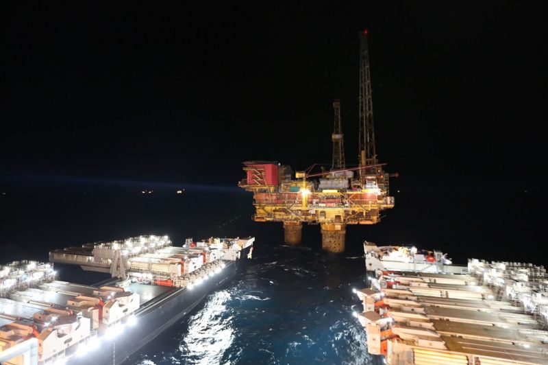 Brent Delta platform removed from legs - BBC News