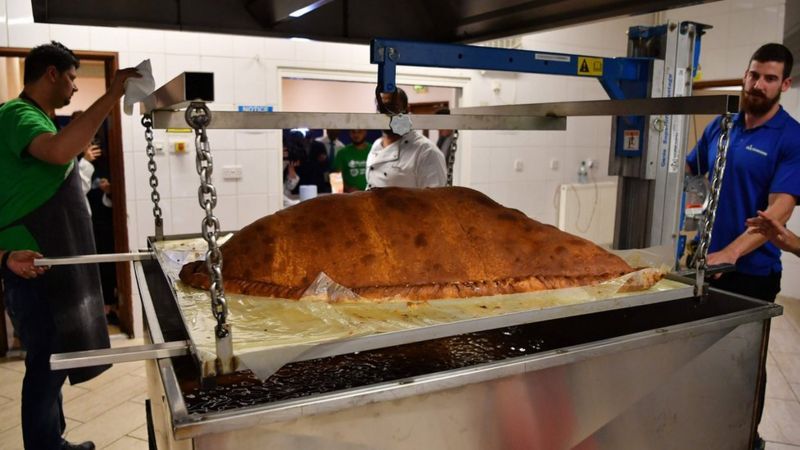 Supersized food creations from around the world! - BBC Newsround