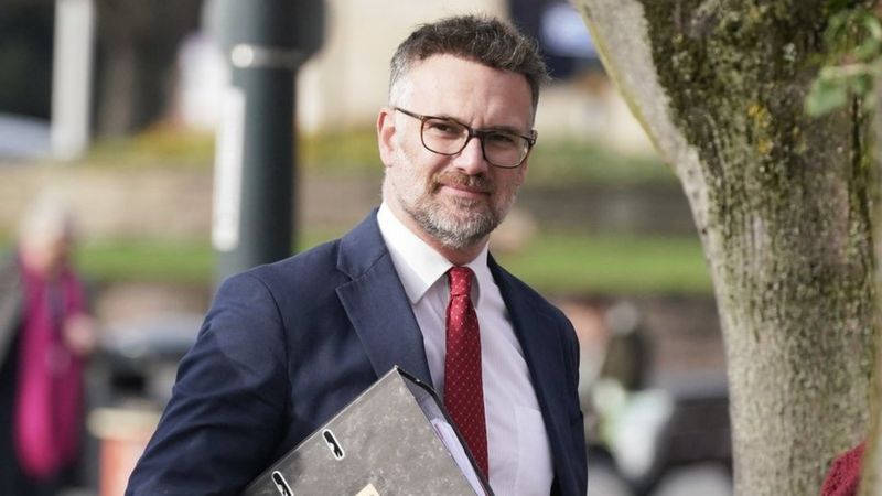 Charles Hanson: Trial set for TV auctioneer accused of assaulting wife ...