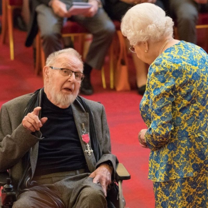 Bryan Kneale: 'Most accomplished' sculptor becomes MBE - BBC News