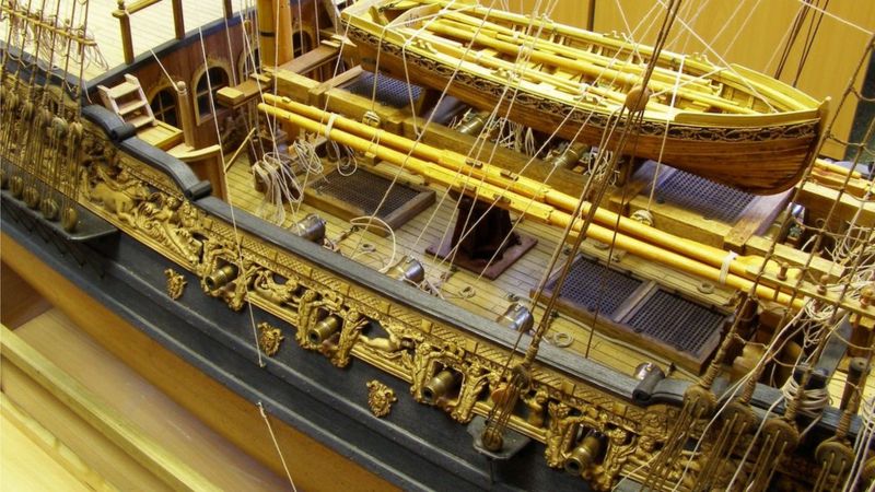 Ukrainian man building model ships in a war zone - BBC News