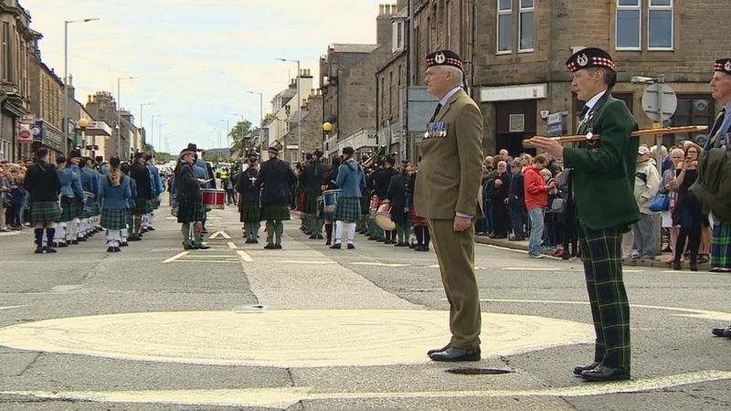 'Last big parade' for famous Gordon Highlanders regiment - BBC News