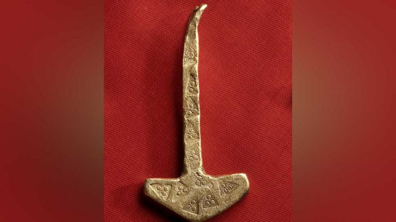Thor's hammer part of Viking finds returning to Thetford - BBC News