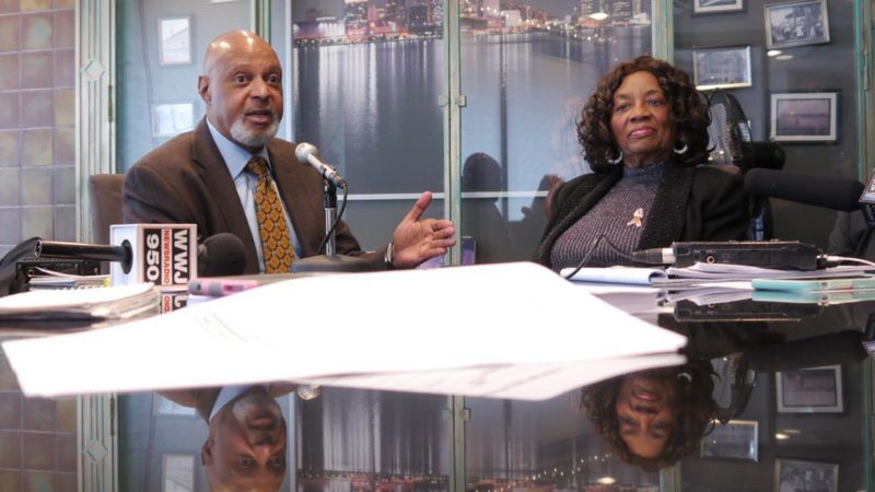 TV reporter spends retirement investigating brutal murder - BBC News