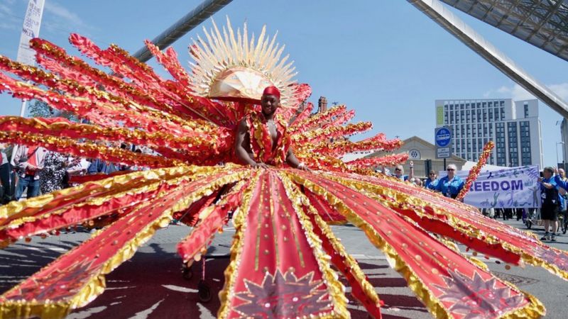 Coventry City of Culture: Colourful carnival celebrations - BBC News