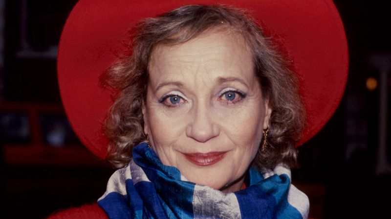 Sylvia Syms: Veteran British actress dies at 89 - BBC News