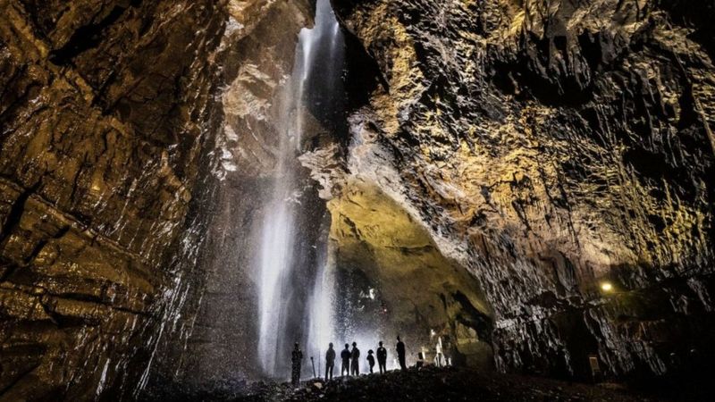 Gaping Gill: Inside as Yorkshire Dales cave opened to the public - BBC News