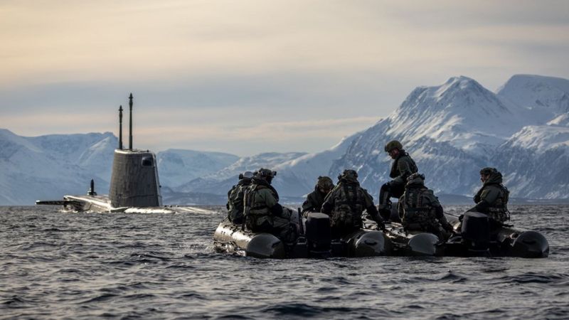 Royal Navy completes Arctic defence exercise - BBC News