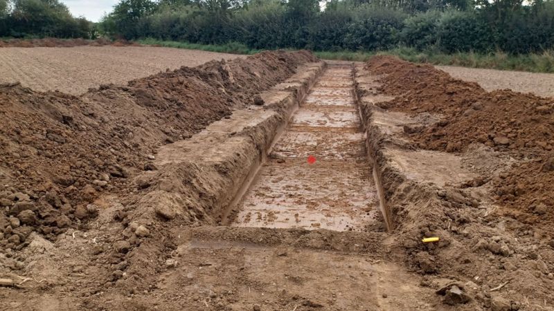 Kilns used to make bricks for Colchester's Roman wall found - BBC News