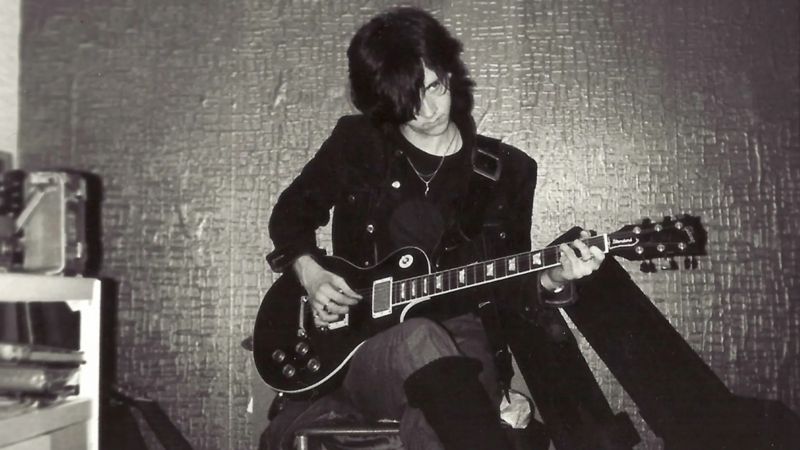 Johnny Marr on music, memories and how Manchester made him - BBC News