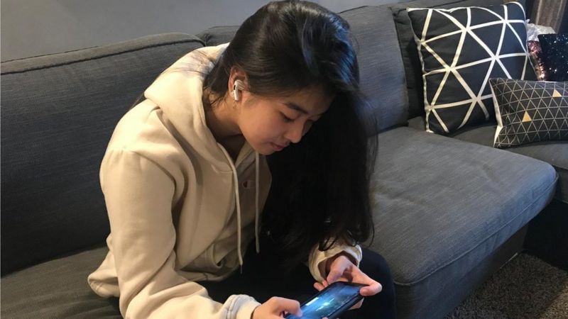 Female gamers are on the rise in the 'world capital of gaming' - BBC News