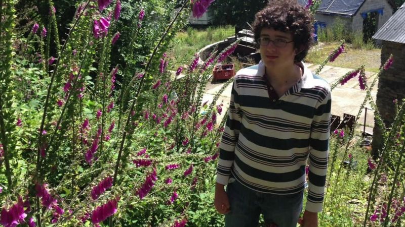 Exeter University overhauls welfare after student death - BBC News