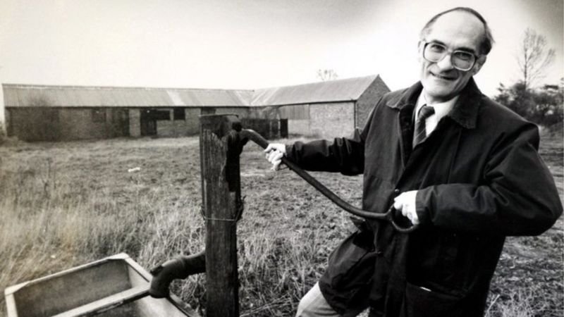 Emmaus Cambridge homeless charity still 'relevant' 30 years on - BBC News