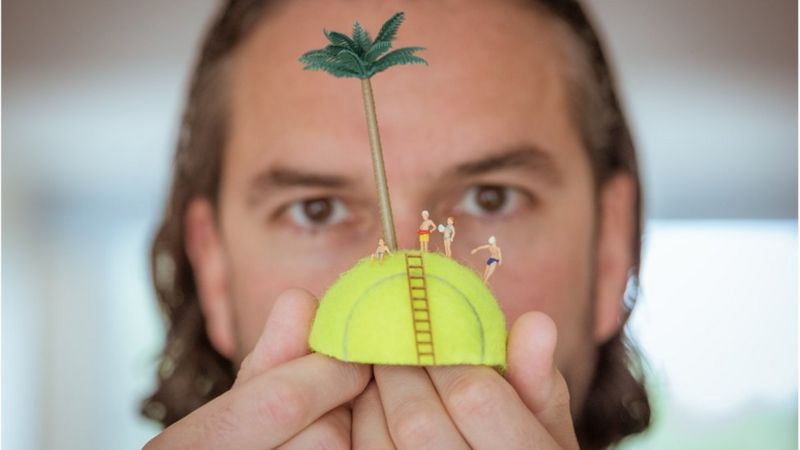 The photographer who puts little people in the frame - BBC News