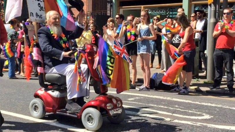 Brighton Pride: Thousands turn out to watch parade - BBC News