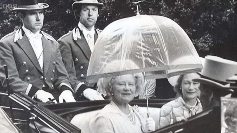 Queen Elizabeth II: Ex-royal footman recalls memories of service - BBC News
