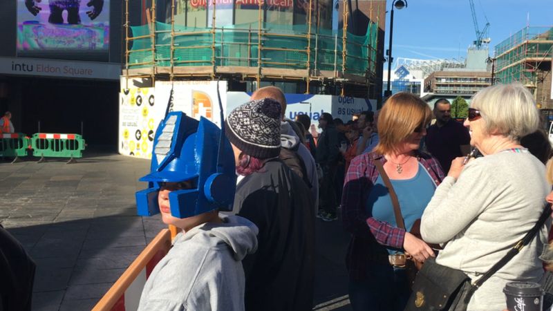 Transformers filmed in Newcastle city centre - BBC News