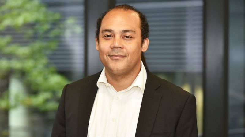 'I altered my personality to fit in at work' - BBC News